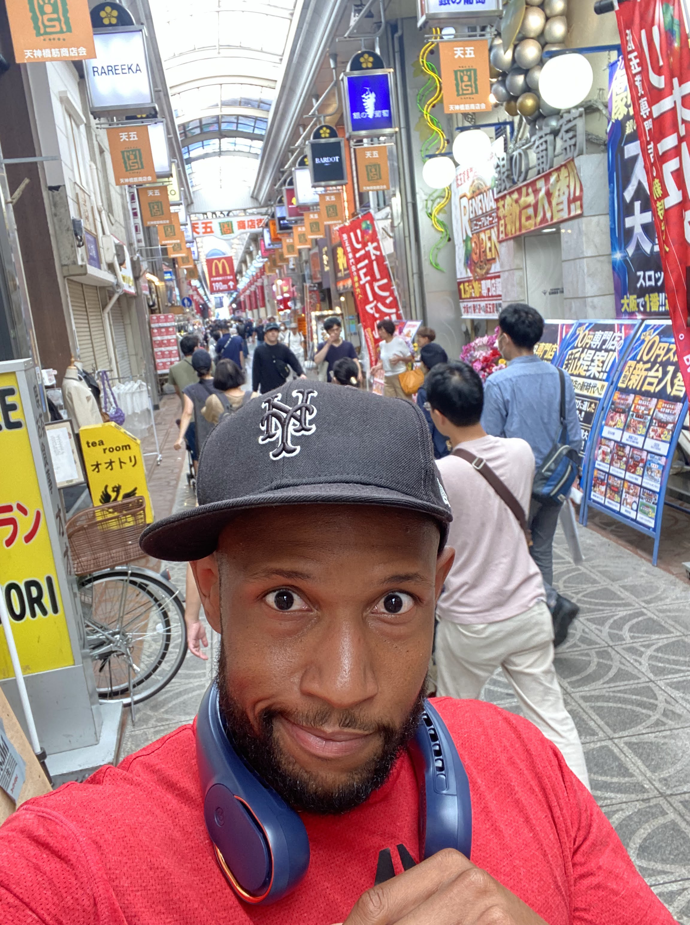 Flobo Boyce – Comedian. Master of Ceremonies. Award-winning DJ.